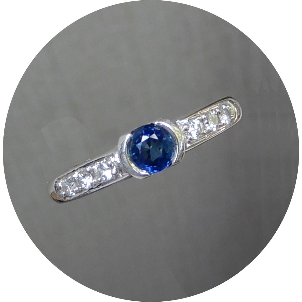 Ring, Saffier, 18Krt. Witgoud — De Gouden Eeuw